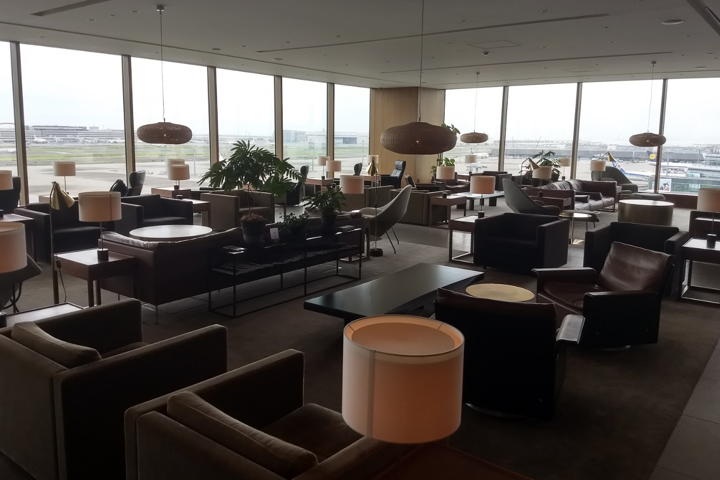 Lounge Review: Cathay Pacific Tokyo Haneda (HND) Lounge - Points Miles ...
